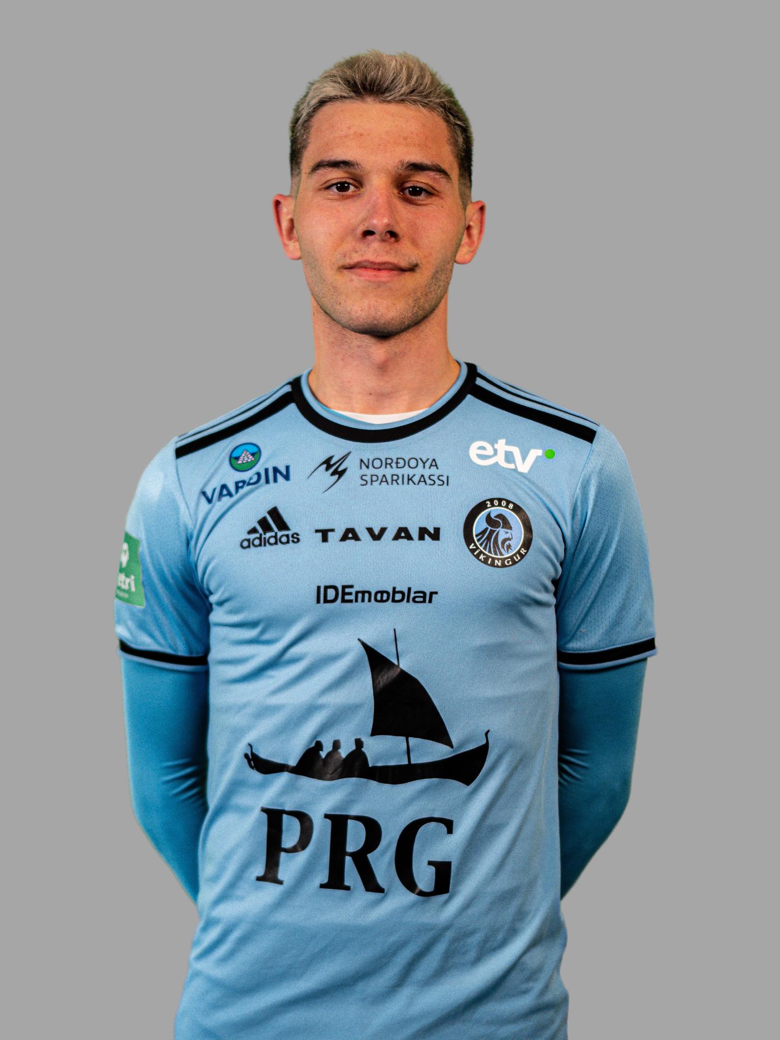 14 leikarar mangla eitt gult til at missa steypafinaluna