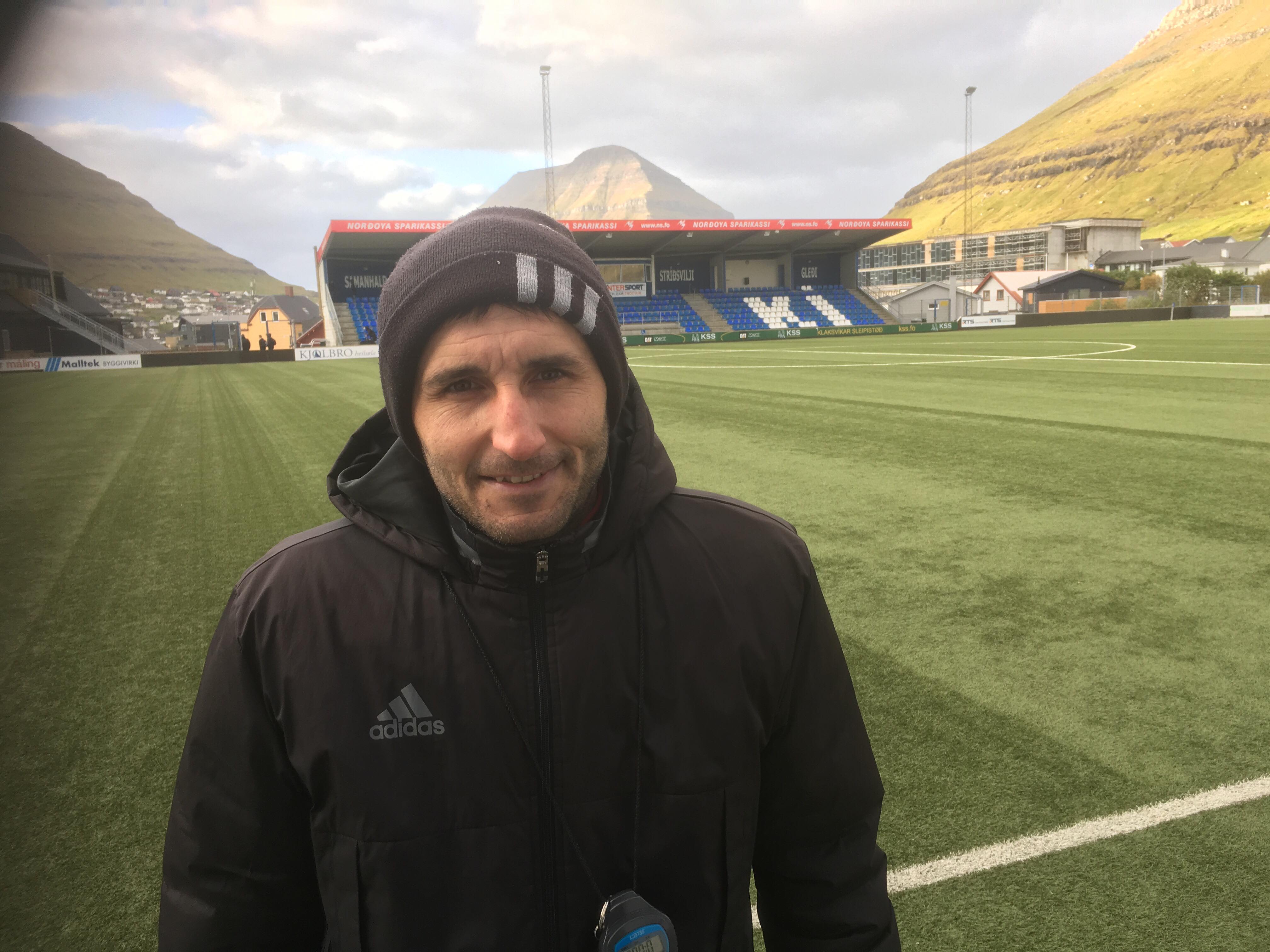 Sorin Anghel leitar eftir royndum leikarum